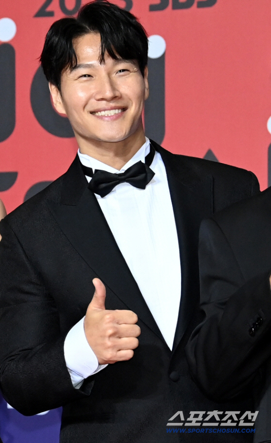 Vou me casar! Kim Jong-kook, 49, anuncia casamento pessoalmente